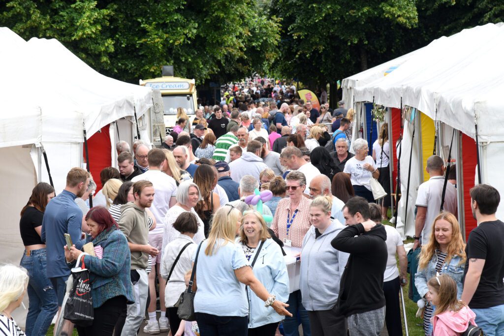 Huge crowds enjoy fun in the sun at the Comet Festival - Discover ...