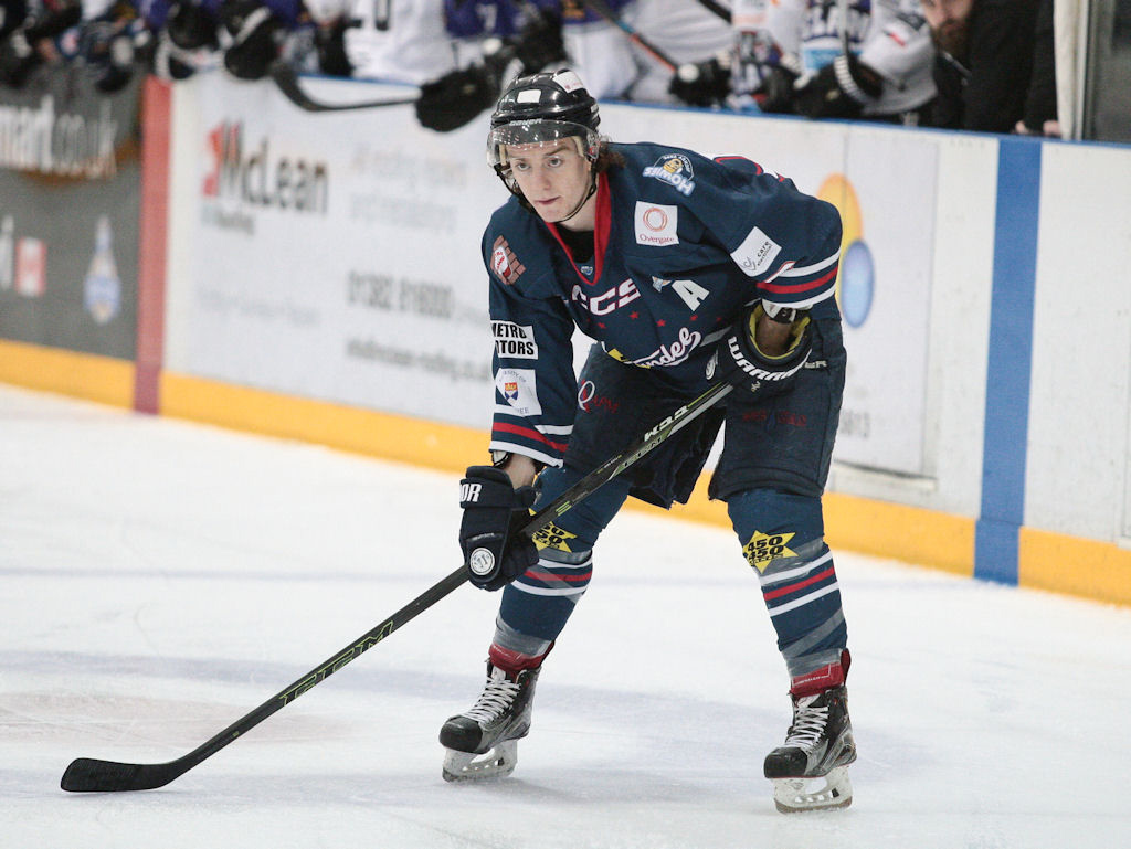 MOORE BACK FOR MORE - Dundee Stars