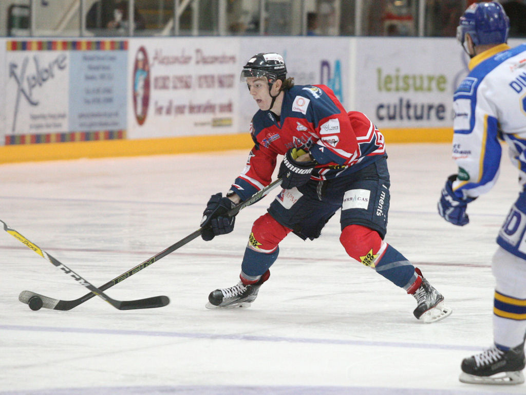 MOORE BACK FOR MORE - Dundee Stars