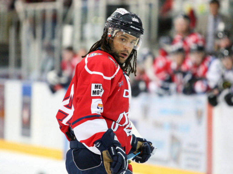 2015-2016 – STAR PLAYER: LOU DICKENSON - Dundee Stars