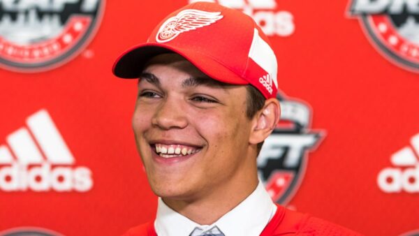 STARS ADD RUGGED DEFENSEMAN FRASER - Dundee Stars