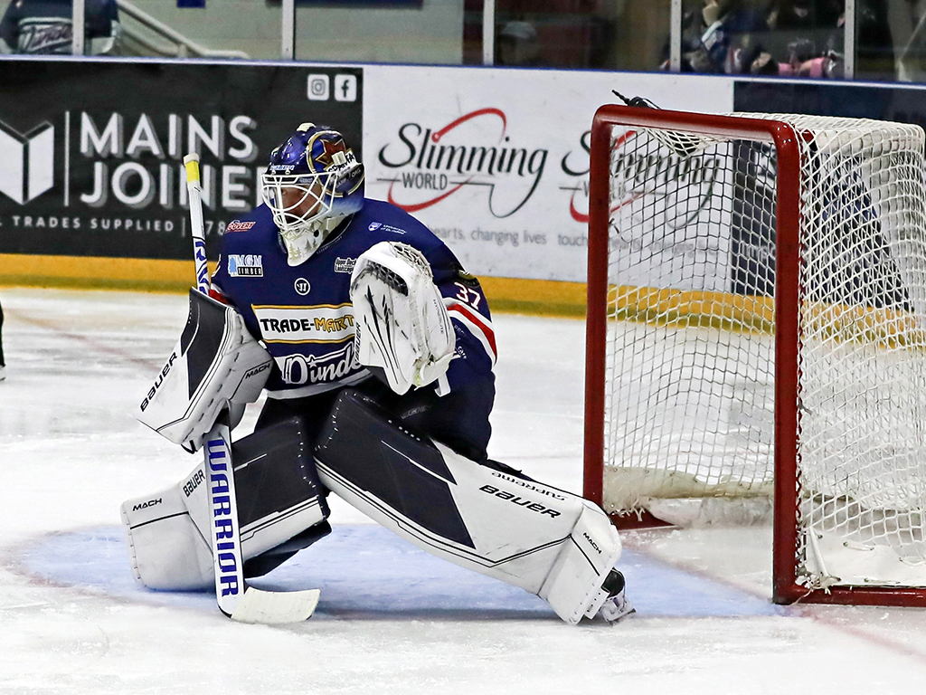 CARR READY FOR BUSY RUN-IN DOWN THE FINAL STRETCH - Dundee Stars