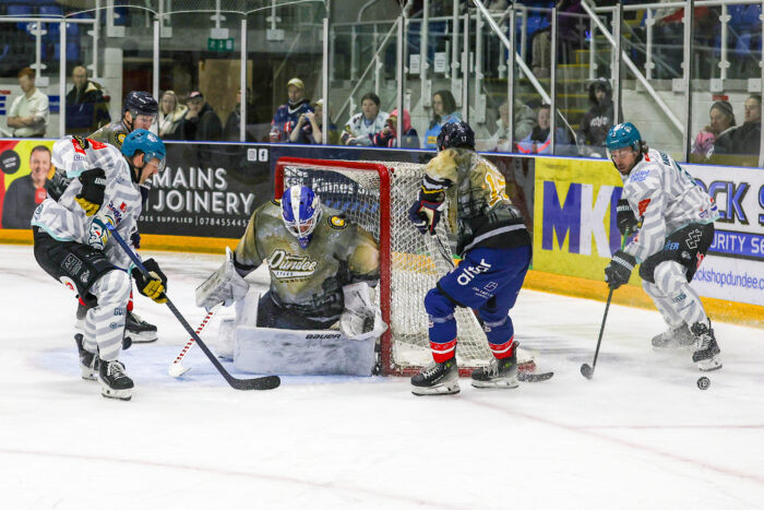 MATCH REPORT: GIANTS EDGE SHORT-BENCHED STARS - Dundee Stars
