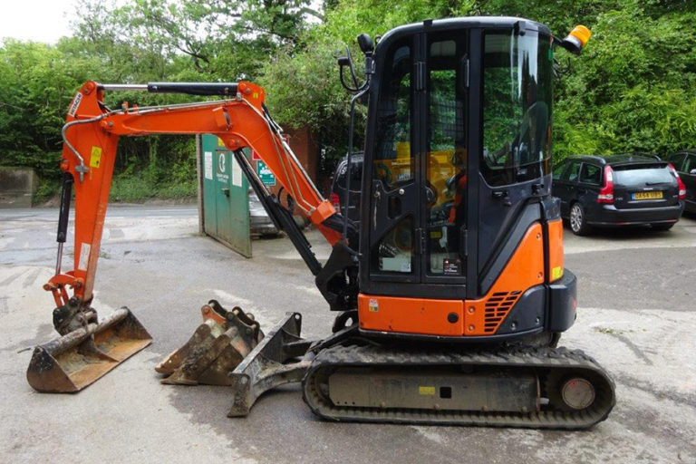2015-Hitachi-ZX29U-E337-1 - Morris Leslie