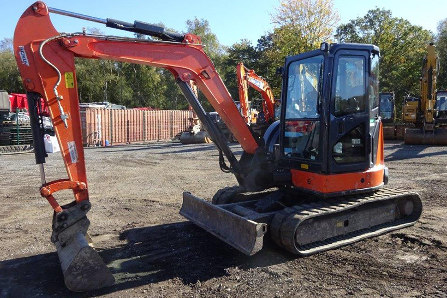 2014-Hitachi-ZX48-E328-1 - Morris Leslie