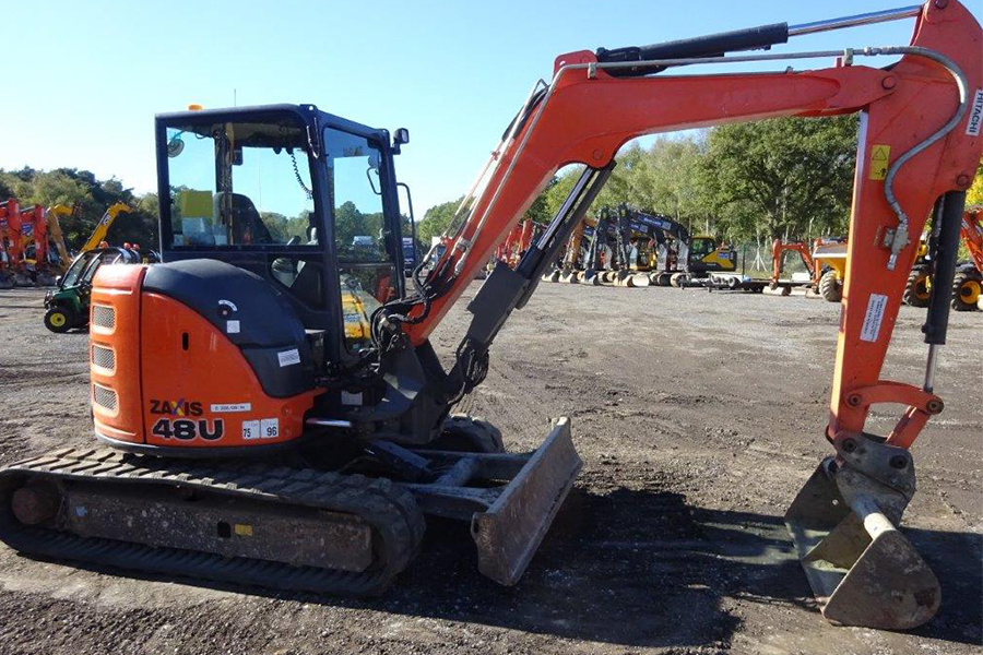 2014-Hitachi-ZX48-E328-13 - Morris Leslie